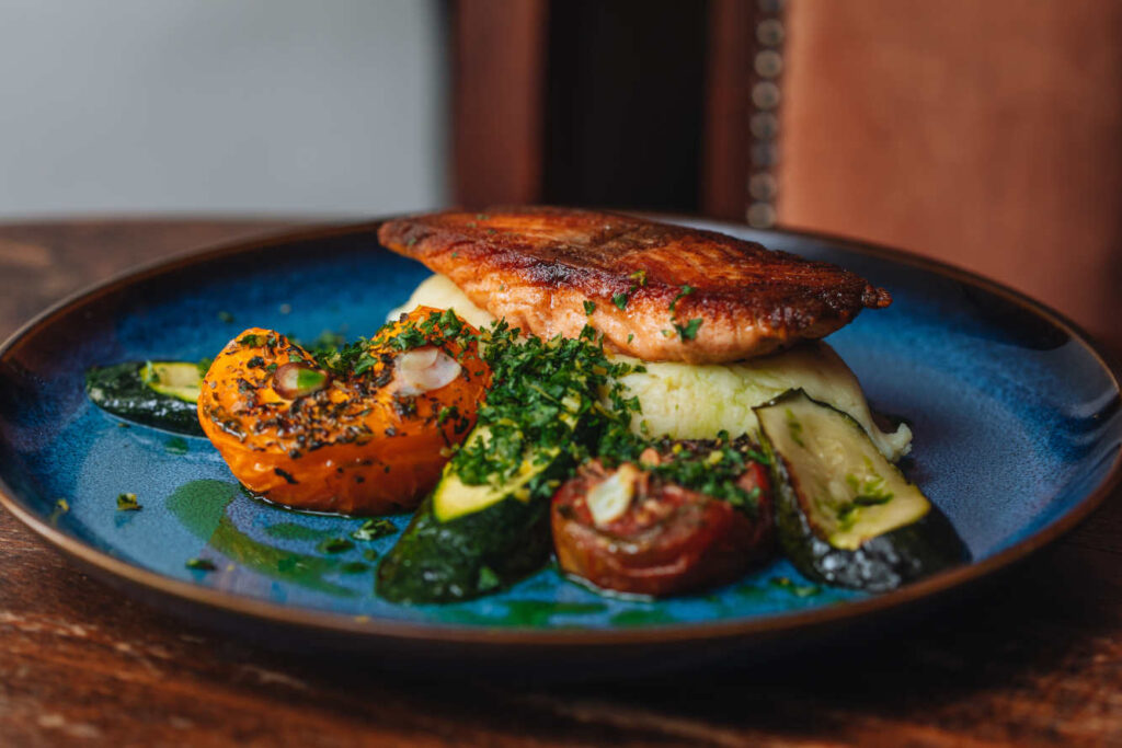 The Pelican: Dine